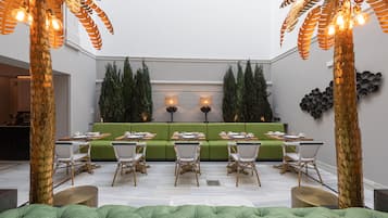 Café da manhã continental todos os dias (EUR 13 por pessoa)