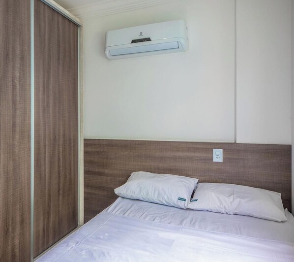 Apartamento conforto (305B) | Espaço de trabalho para notebook, ferros/tábuas de passar roupa