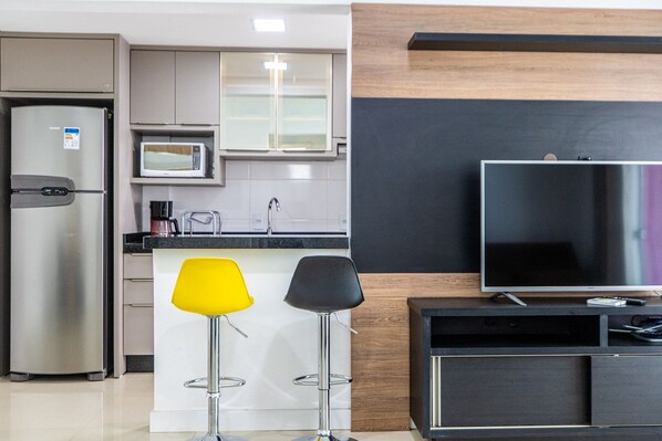 Apartamento Comfort, 2 quartos (206D) | Cozinha privada | Um frigorífico no espaço comum, um micro-ondas no espaço comum 