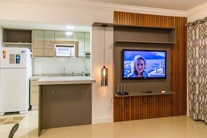 Apartamento conforto, 2 quartos (206B) | Cozinha privada | Refrigerador em uma área comum, micro-ondas em uma área comum, cooktop