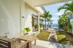 Suite Seaview Room | Frigobar, individualmente decorados, individualmente mobiliados