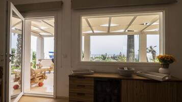 Villa, 3 quartos | Sala de estar | TV de ecrã plano