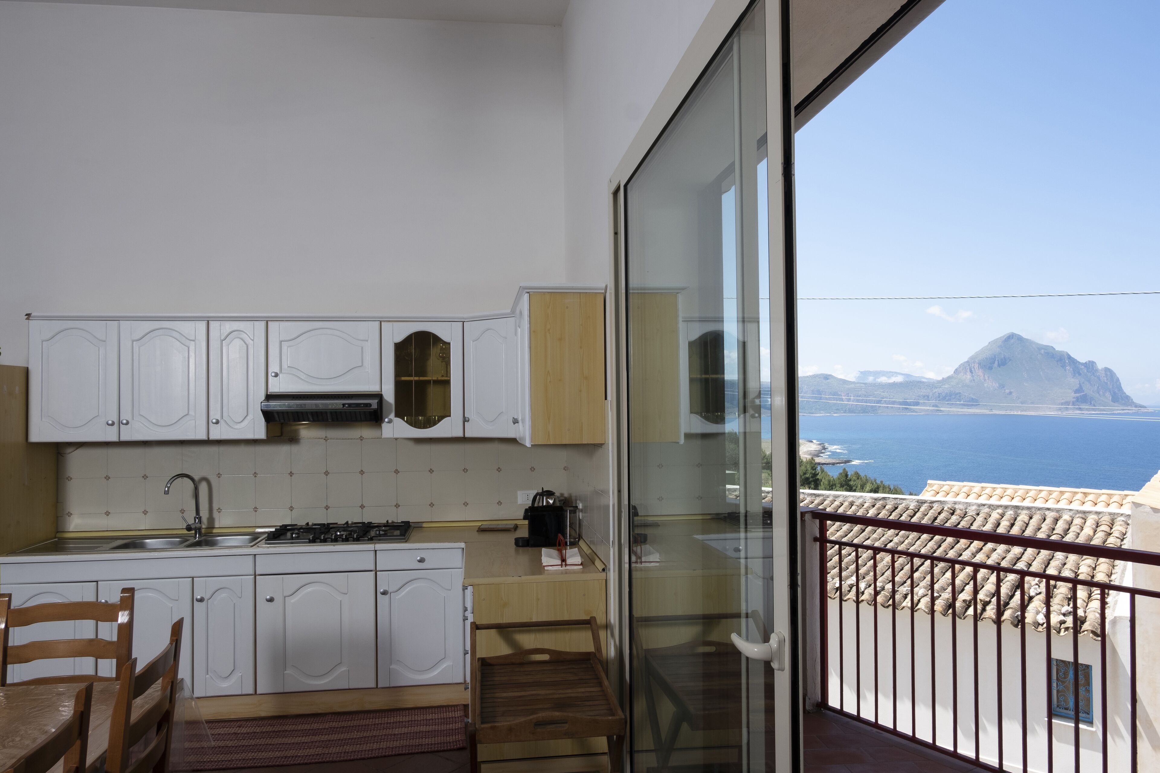 Villa, 5 quartos | Cozinha privada | Um frigorífico/congelador grande, um micro-ondas, um forno 