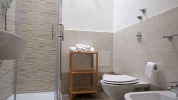 Vila, 5 quartos | Banheiro | Chuveiro, chuveiro com efeito de chuva, secador de cabelo, bidê