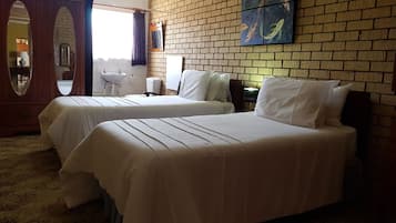 Quarto Twin Clássico | Com decoração personalizada, com mobília individualizada