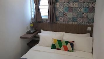 Quarto luxo (Queen) | Escrivaninha, quartos à prova de som, ferros/tábuas de passar roupa