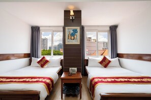 Premium Deluxe Twin Room | Minibar, secretária, secretária adequada para computadores portáteis