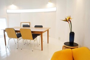 Apartamento, 1 quarto | Opções para refeição no quarto
