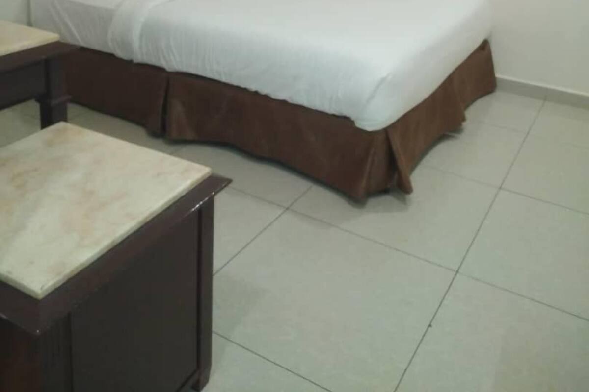 Quarto Standard, sem janelas | Secretária, ferro/tábua de engomar, Wi-fi grátis 
