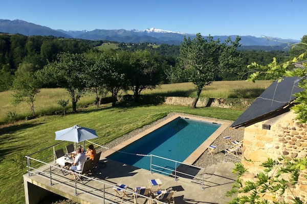 Piscina exterior sazonal, da(s) 11:00 à(s) 19:00, espreguiçadeiras