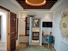 Quarto duplo | Banheiro | Chuveiro, produtos de toalete grátis, secador de cabelo 