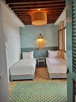 Roupas de cama premium, cofres nos quartos, Wi-Fi de cortesia