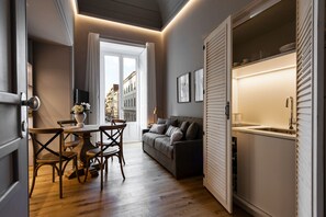 Apartamento Standard, 1 quarto | Sala de estar | Smart TV 