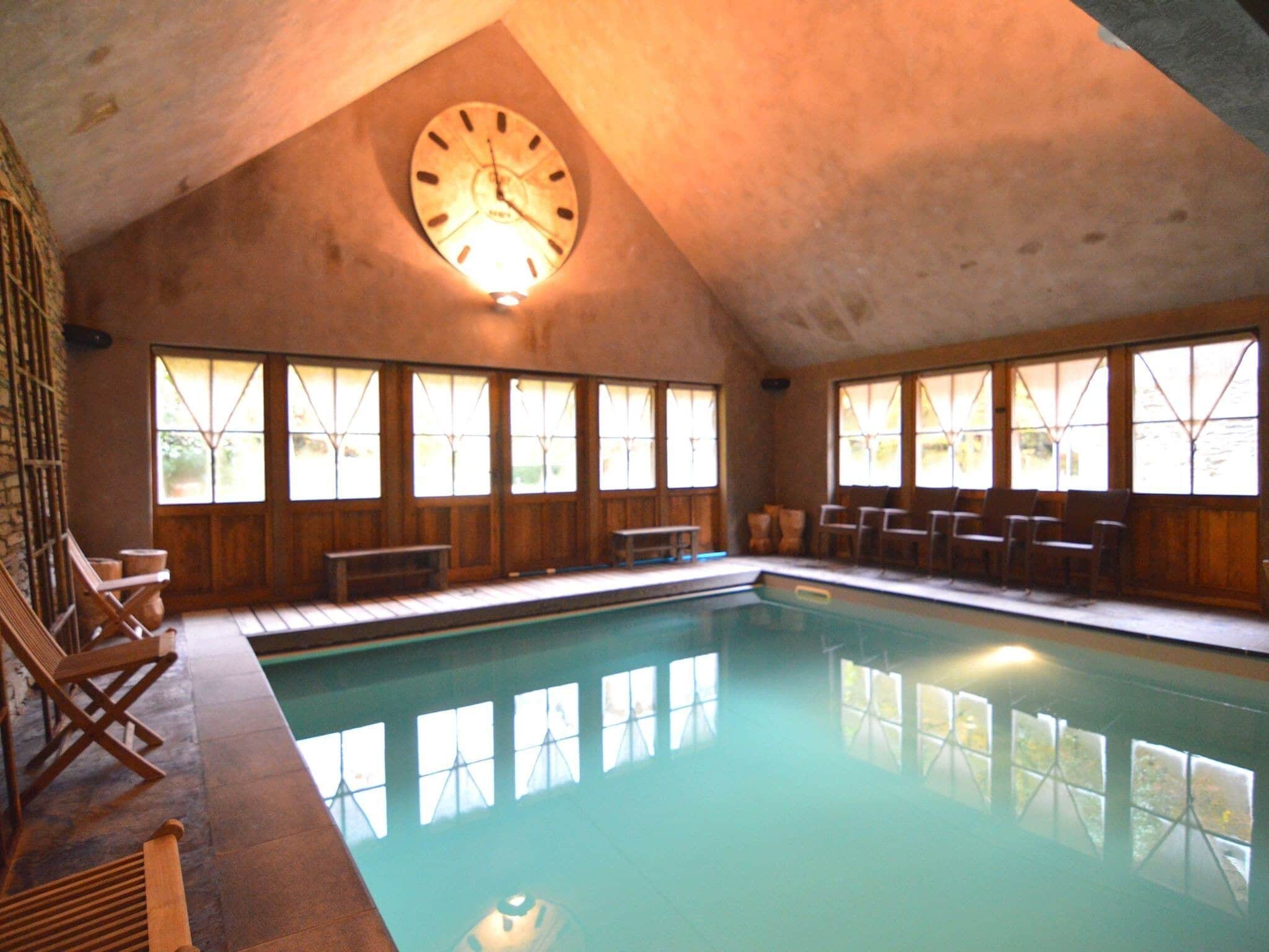 Piscina exterior, uma piscina aquecida 