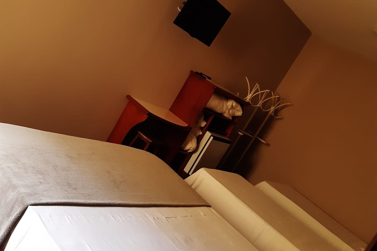 Quarto Quádruplo Básico | Wi-fi grátis