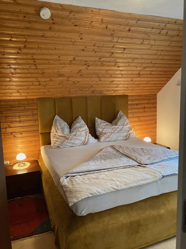 Casa | 2 quartos, individualmente mobiliados, roupa de cama