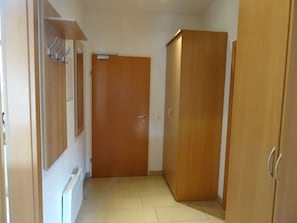 2 quartos, individualmente mobiliados, roupa de cama