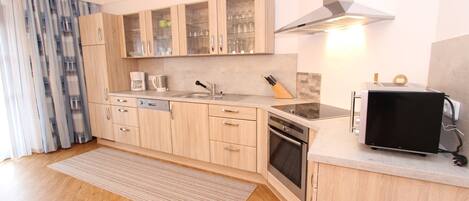 Apartamento | Cozinha privada | Uma cadeira de bebé