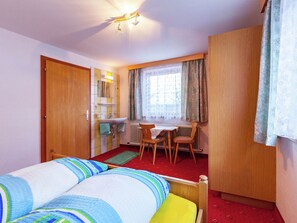 Apartamento | 2 quartos, com mobília individualizada, roupa de cama fornecida 