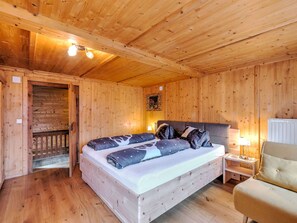 Casa | 2 quartos, individualmente mobiliados, roupa de cama