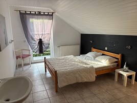 Casa | 10 quartos, com mobília individualizada 