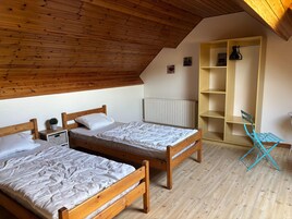 Casa | 10 quartos, com mobília individualizada 