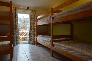 Casa | 10 quartos, individualmente mobiliados