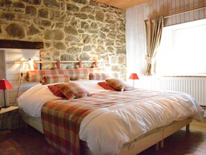 Casa | 4 quartos, individualmente mobiliados, ferros/tábuas de passar roupa