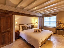 Casa | 4 quartos, individualmente mobiliados, roupa de cama