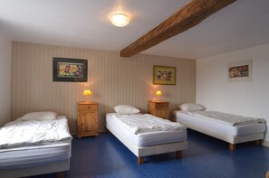 Casa | 4 quartos, individualmente mobiliados, roupa de cama