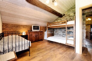 Casa | 4 quartos, com mobília individualizada