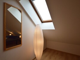 Casa | 5 quartos, com mobília individualizada, berço de viagem 