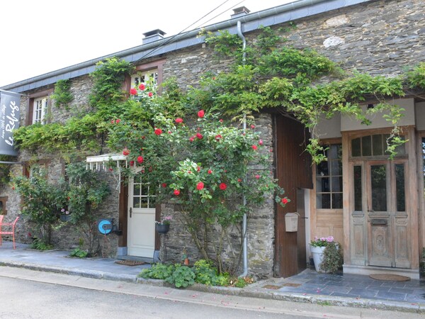 Cozy Holiday Home In Bièvre With Hot Tub - Bouillon