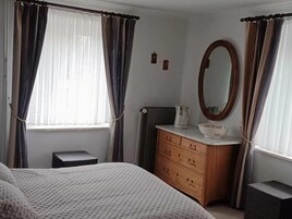 Casa | 4 quartos, individualmente mobiliados, roupa de cama