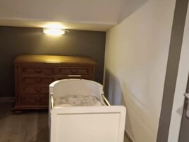 Casa | 4 quartos, com mobília individualizada, roupa de cama fornecida