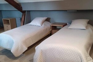 Casa | 4 quartos, com mobília individualizada, roupa de cama fornecida 