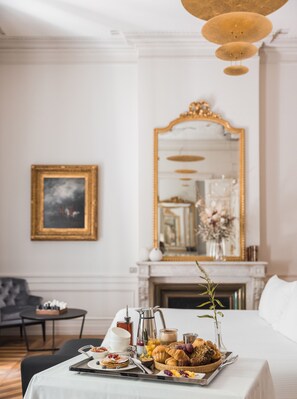 Café da manhã com buffet todos os dias (EUR 32 por pessoa) 