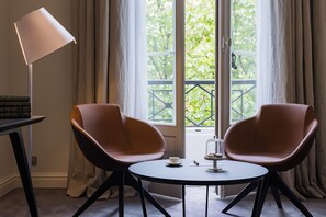 Deluxe | Área de estar | TV de tela plana