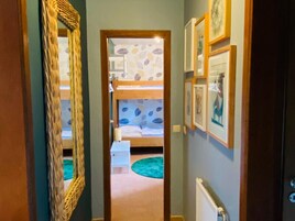 Casa | 3 quartos, individualmente mobiliados, ferros/tábuas de passar roupa