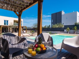 Villa | Piscina | Piscina interior, piscina exterior