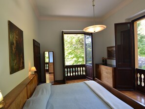 Casa | 5 quartos, individualmente mobiliados, roupa de cama