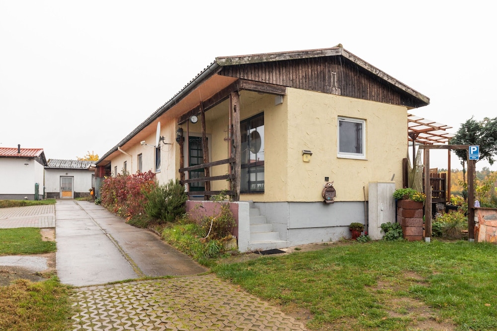 Gemuetlicher Bungalow Mit Garten Und Whirlpool In Nakenstorf - Warin