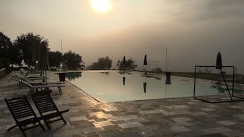 Casa | Piscina | Piscina interna, piscina externa