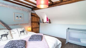 Casa de campo | 2 quartos, individualmente mobiliados, berço de viagem, roupa de cama