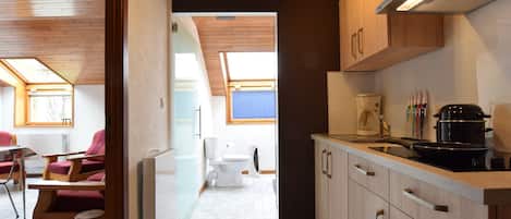 Apartamento | Cozinha privada | Micro-ondas, cadeirão de bebê