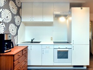 Casa | Cozinha privada | Um micro-ondas, uma máquina de lavar louça 