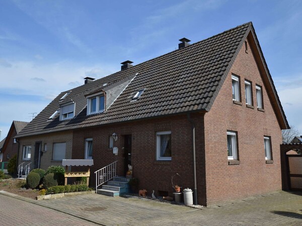 Cozy Apartment In Rees With Wifi - Rees