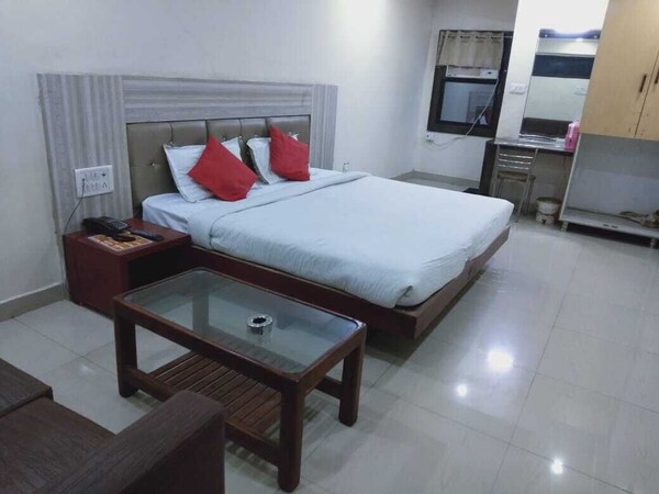 Lals Plaza Hotel - Bhopal