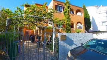 Entrada do alojamento