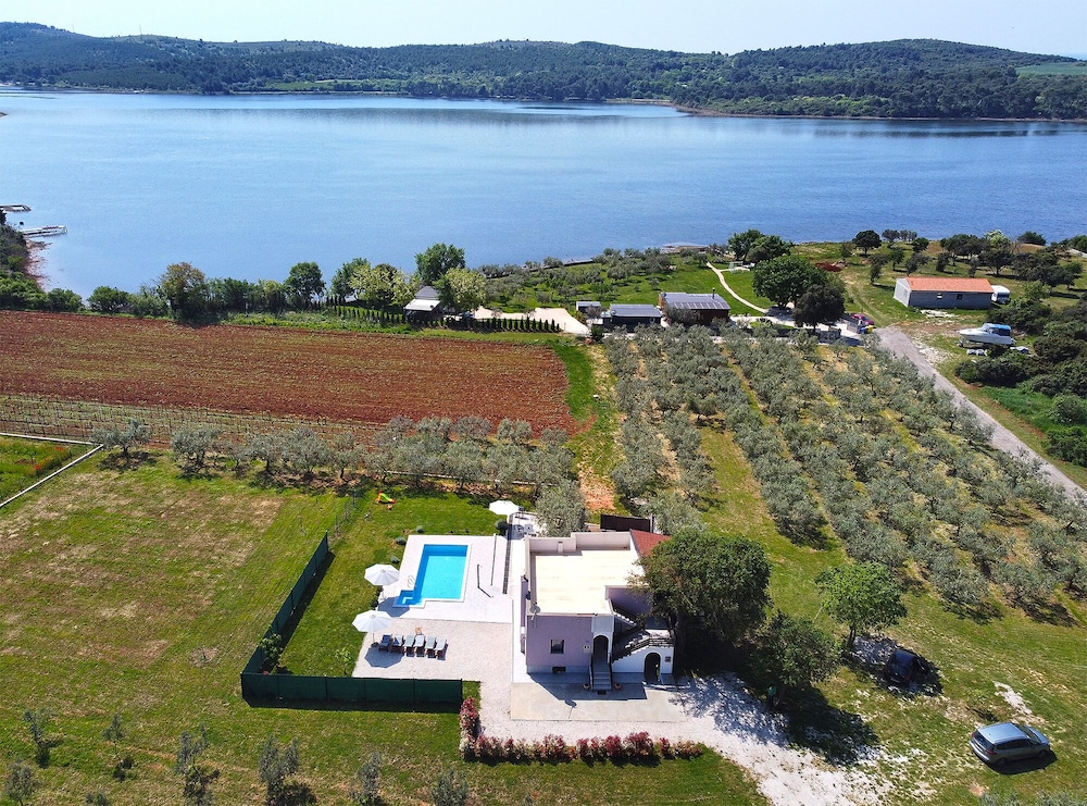 House 1790 - Banjole